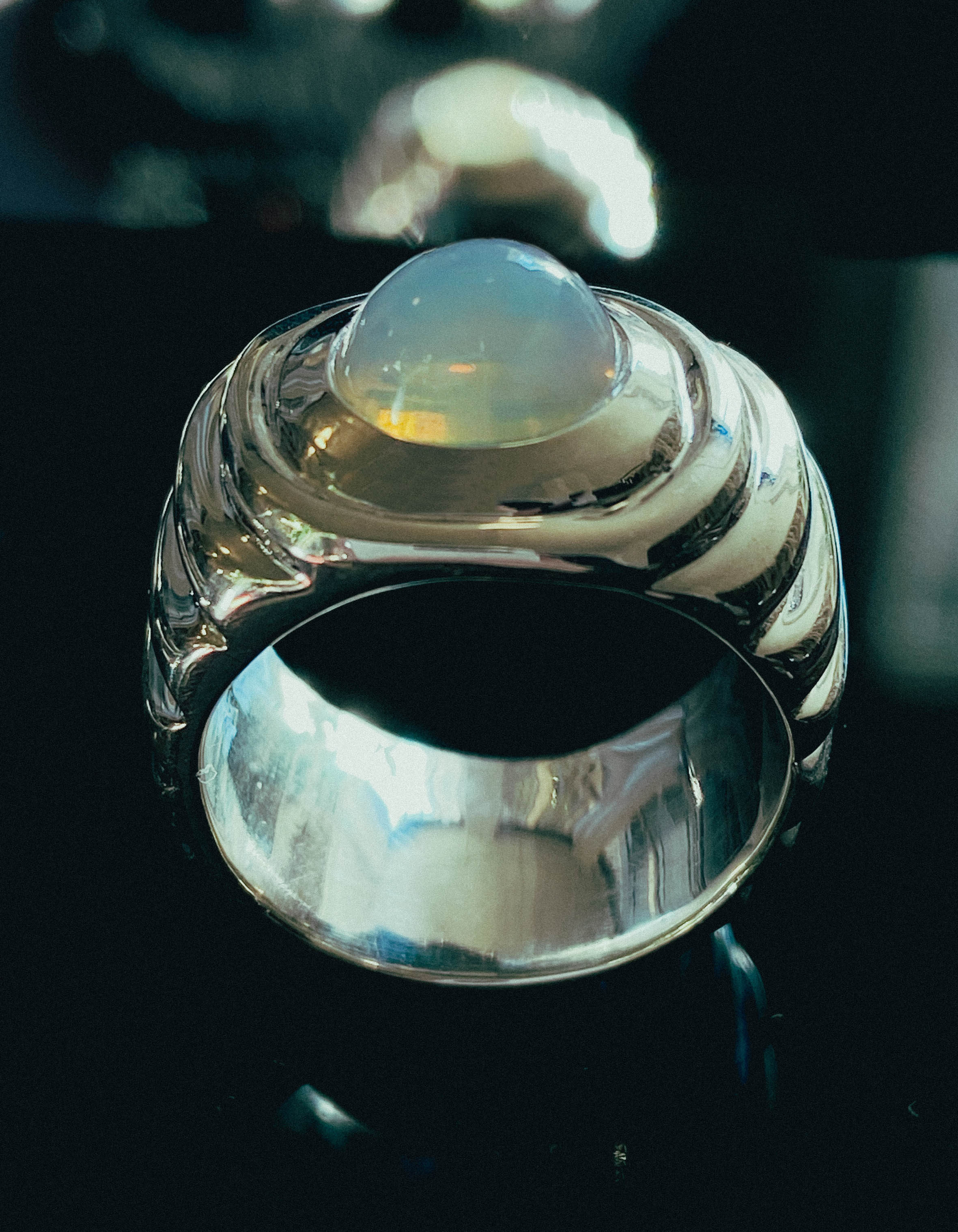 Onde Ring in Ethiopian Opal – Daniella Samper